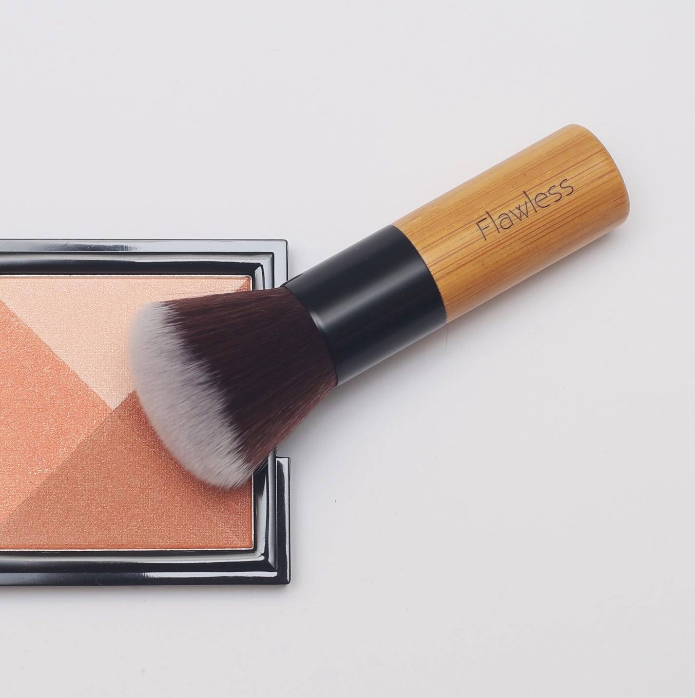 Ultimate Powder/Blusher Brush - Flawless